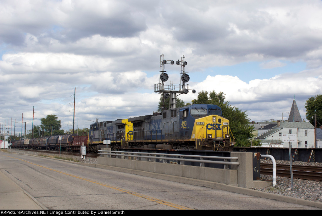 CSX 493 leads K587.
